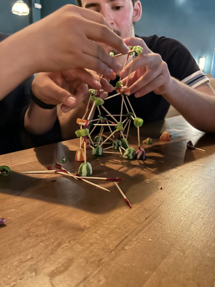 Team Building: La Torre Más Alta - @alfieforshort