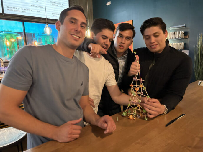 Team Building: La Torre Más Alta - @alfieforshort